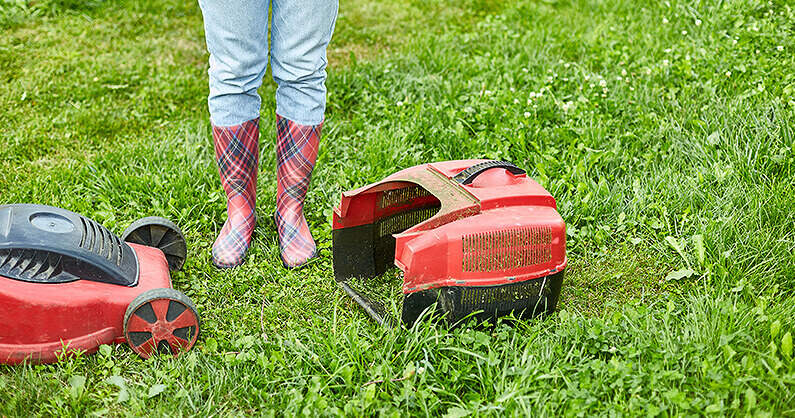 How to pack a lawn mower for moving